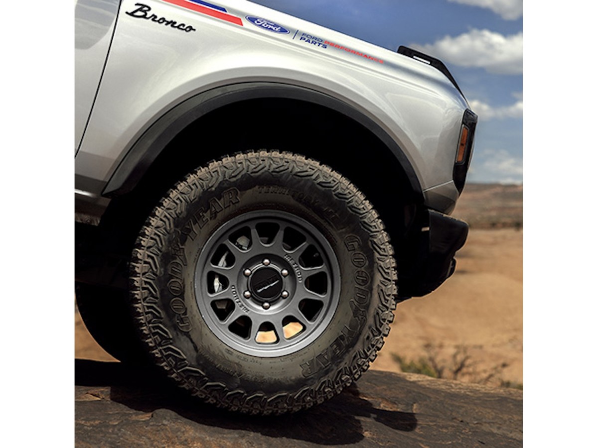 Ford Performance 17x8.5-Inch Method Kit Of Five Off Road Wheels With TPMS In Matte Titanium Gray ...