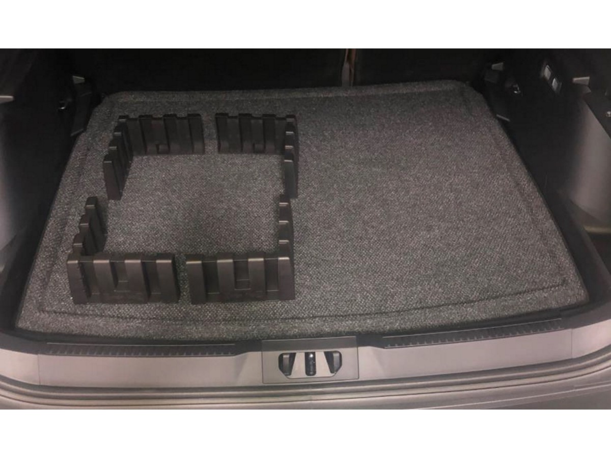 Ford Cargo Area Protector With Locks - VM1PZ-9913042-A | Levittown Ford