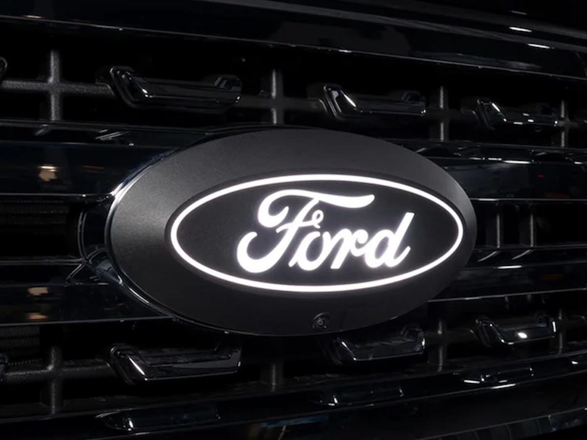 Ford LED Lighted Ford Oval Front Grille Emblem For Vehicles With ...